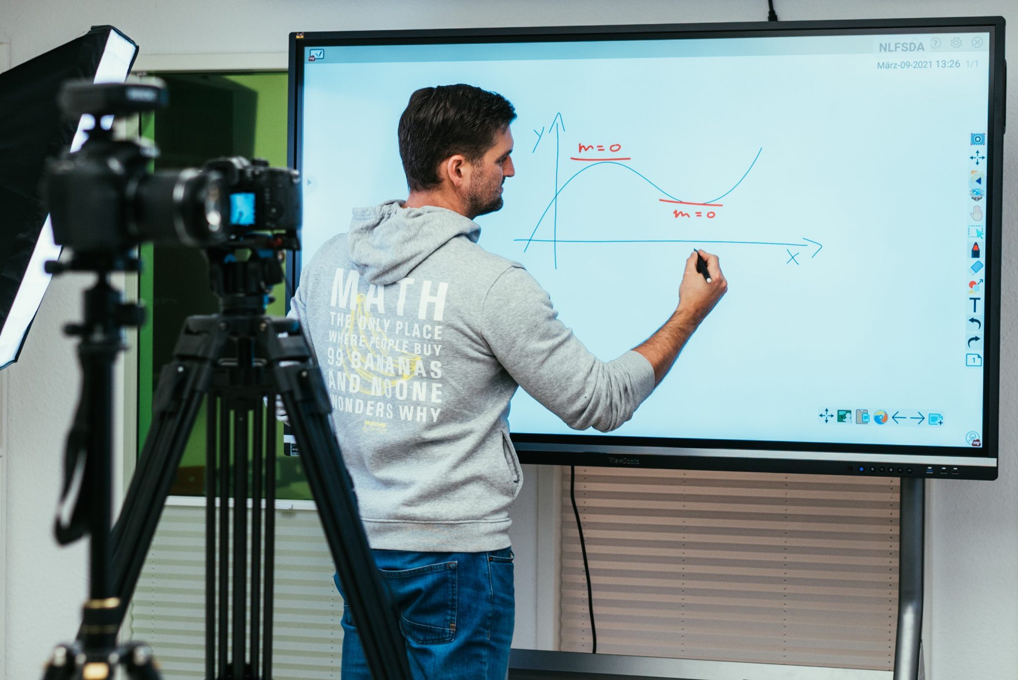 Deutschlands beliebtester Mathe-Youtuber setzt auf interaktive ...