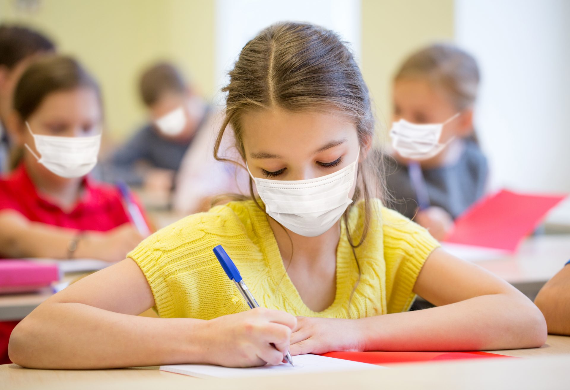 Kommunen führen wieder Maskenpflicht am Platz in der Schule ein ...